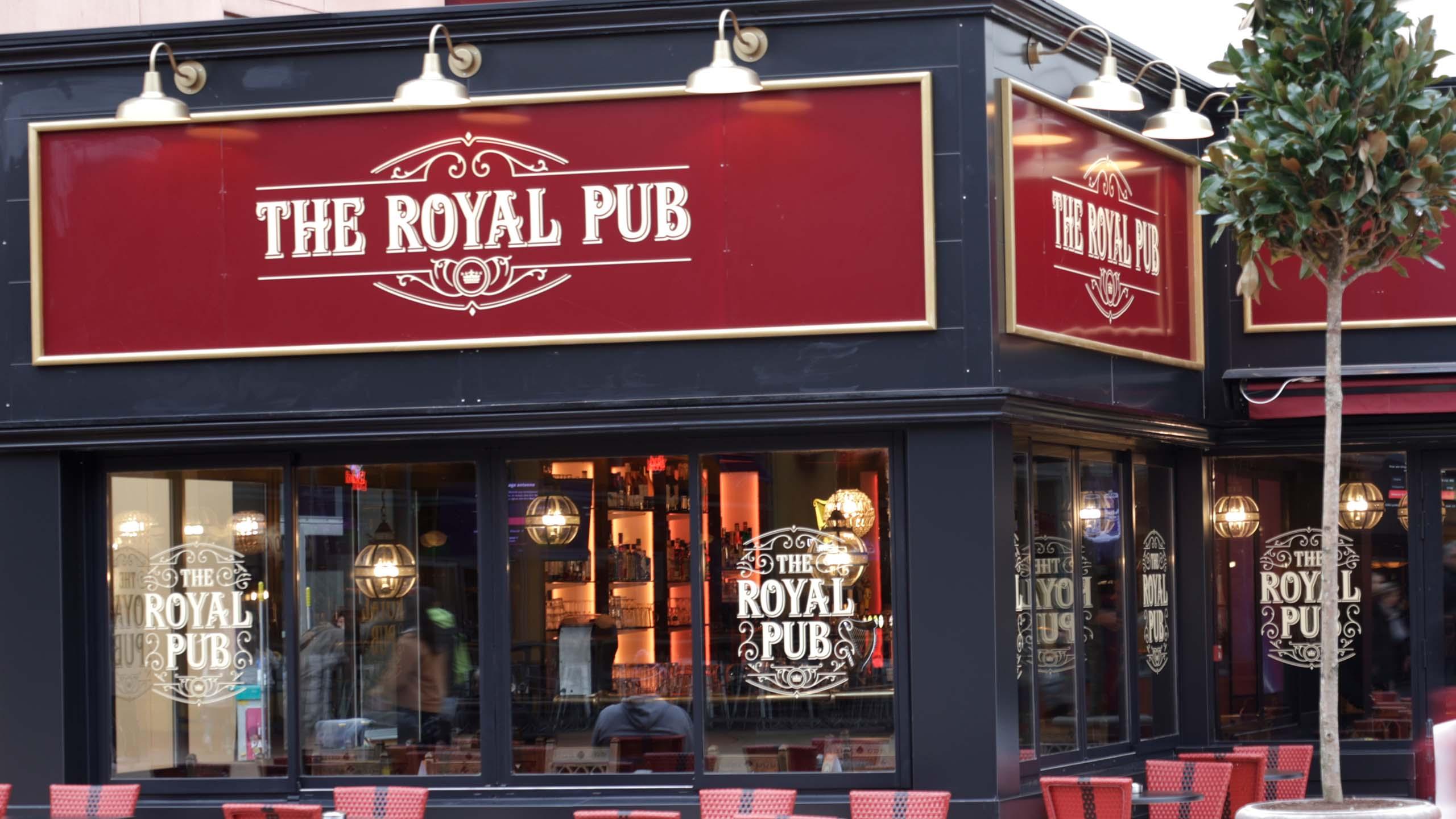 The Royal Pub - Restaurant in Disney Village | Disneyland Paris