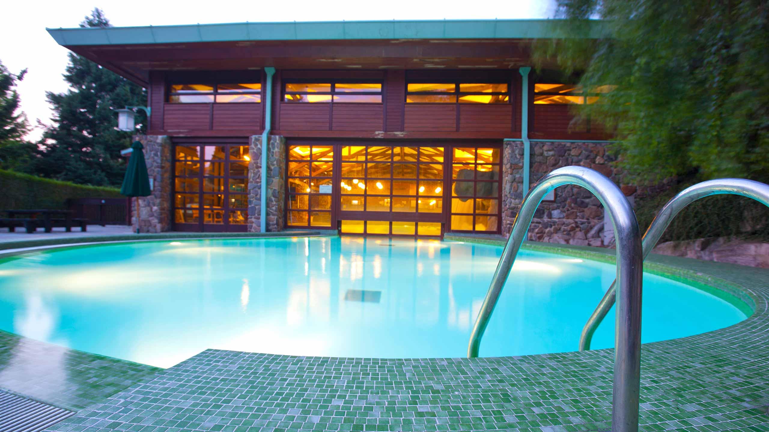 Pool at Disney Sequoia Lodge | Disneyland Paris