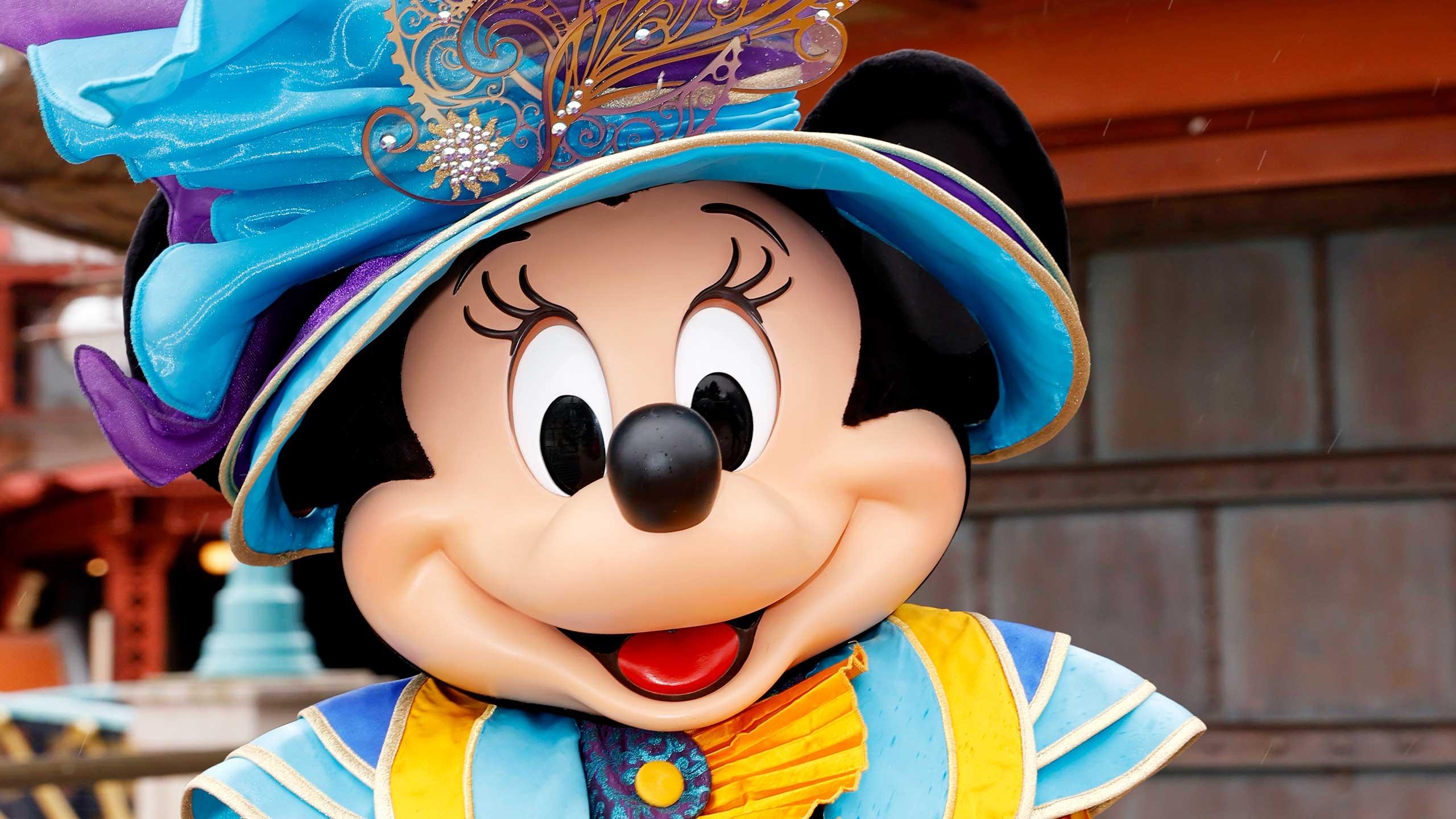 Nautilus Crew Surprise Selfie | Disneyland Paris