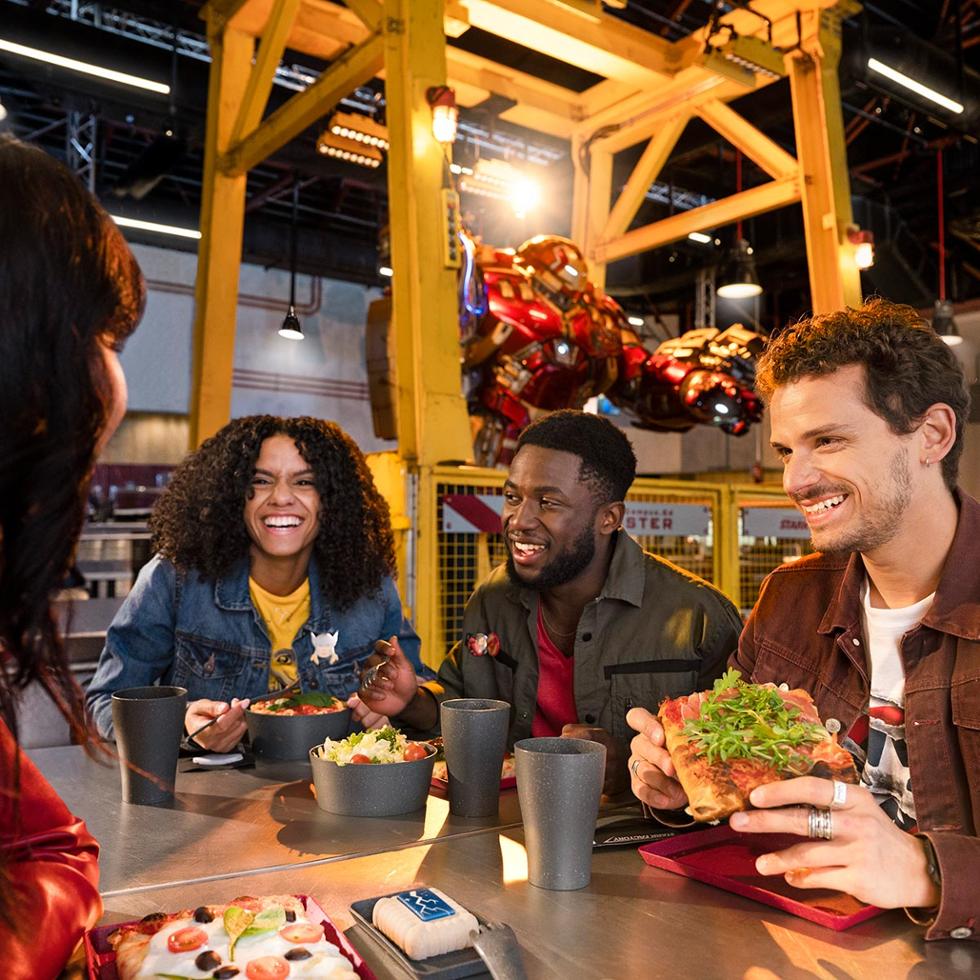 スターク・ファクトリー(Stark Factory) | 世界のディズニー！