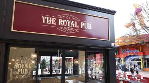 The Royal Pub - Restaurant in Disney Village | Disneyland Paris
